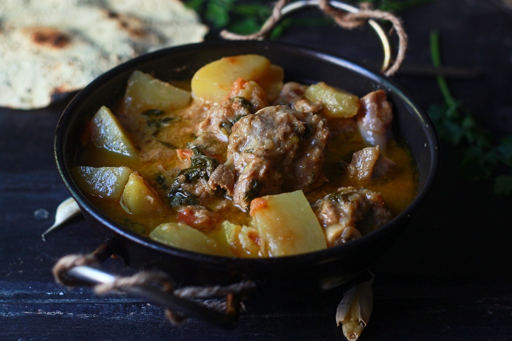Aloo Gosht recipe, Aloo Gosht ka salan - Fas Kitchen